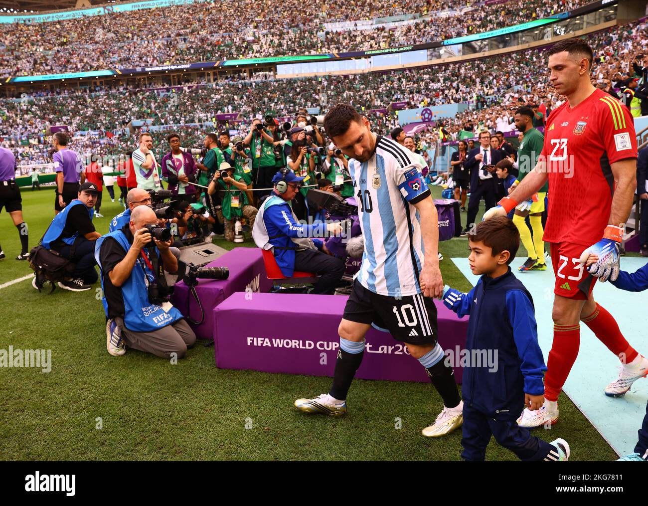 Doha, Katar. 22.. November 2022. Lionel Messi aus Argentinien führt ...