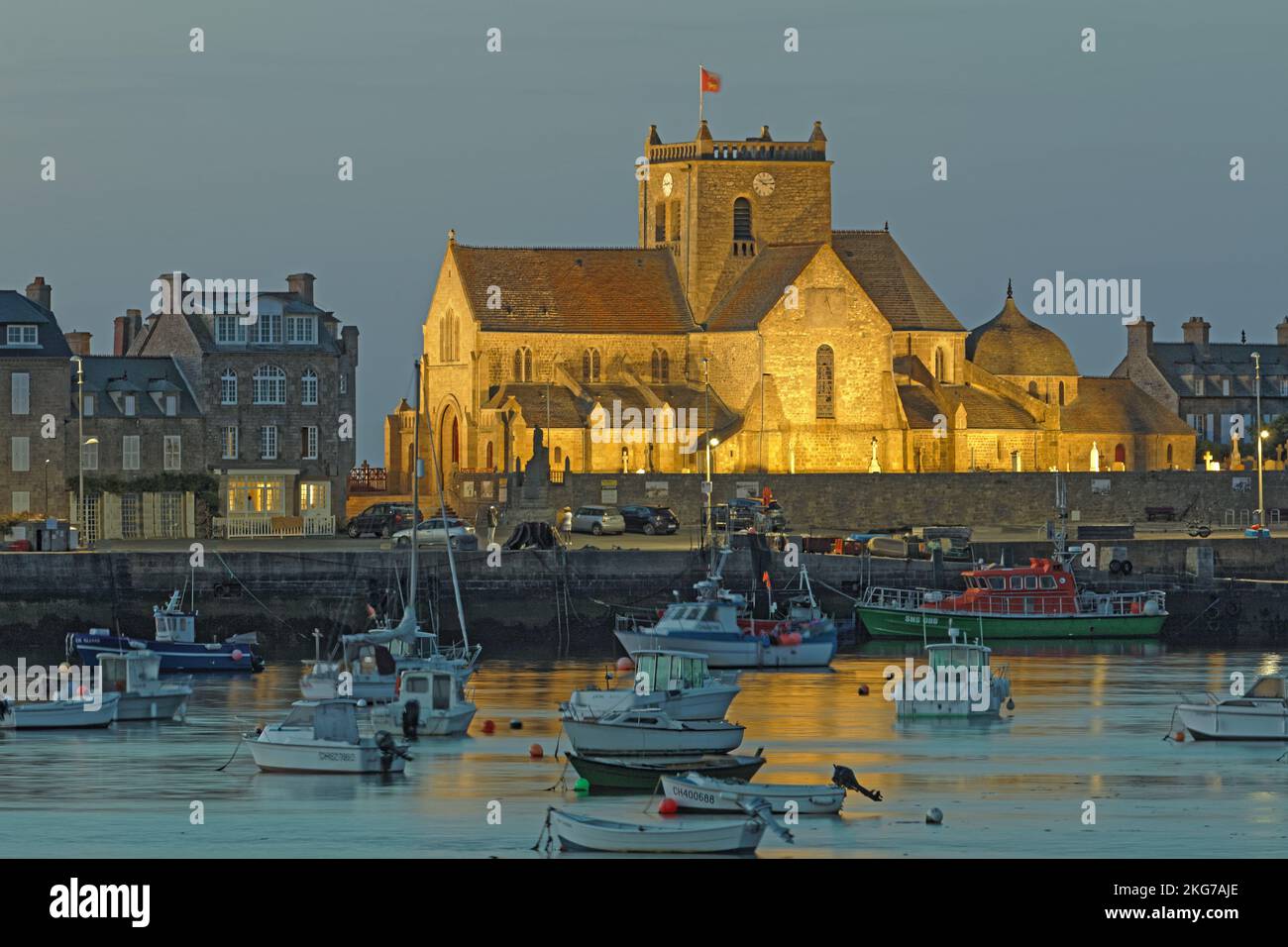 Frankreich, Manche. Hafen von Barfleur, Mitglied der Vereinigung „Plus ...