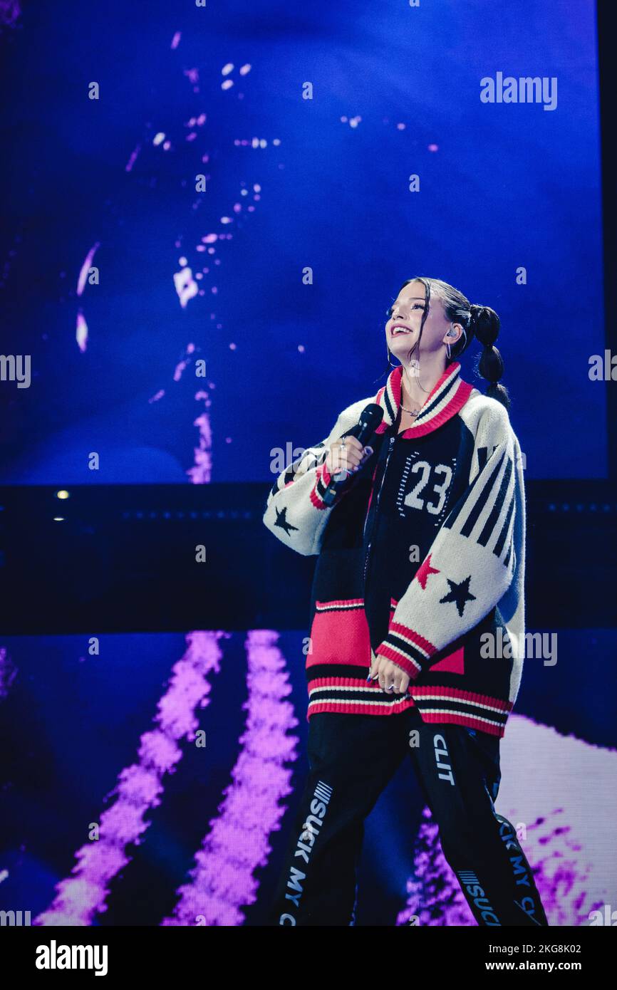 Zürich, Schweiz. 18., November 2022. Die deutsche Sängerin Nina Chuba ...