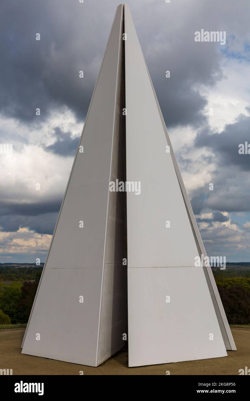 Lichtpyramide milton keynes -Fotos und -Bildmaterial in hoher Auflösung ...