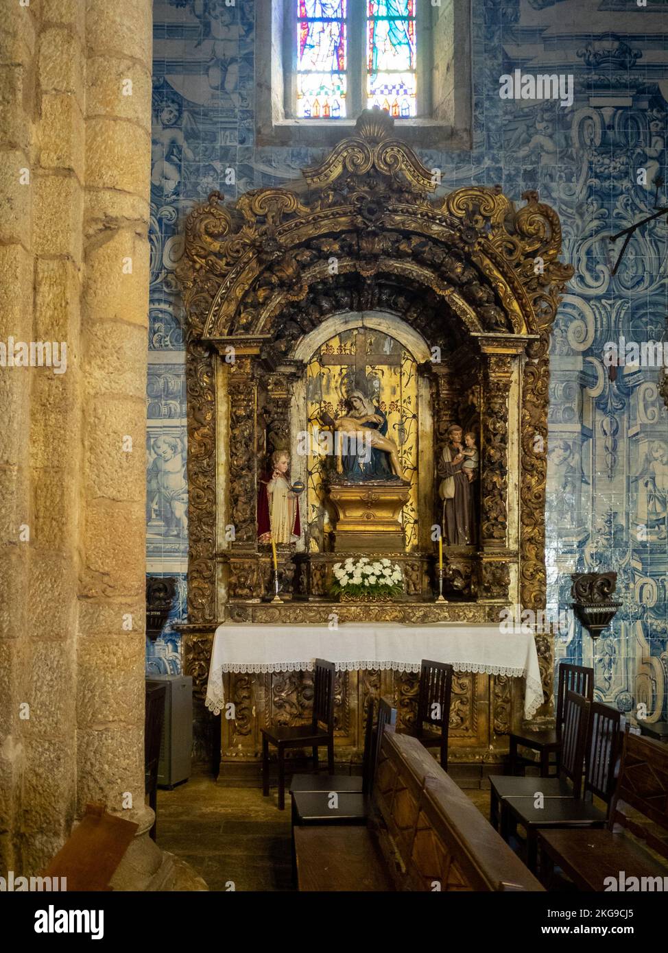 Romanesque altarpiece -Fotos und -Bildmaterial in hoher Auflösung – Alamy