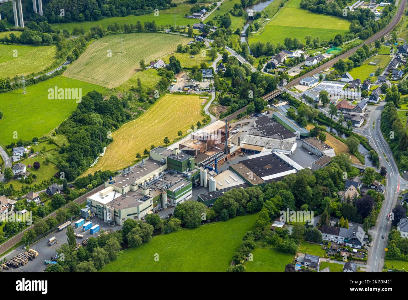 Luftaufnahme, Betriebsgelände M. Busch GmbH Meschede Werk, Wehrstapel ...
