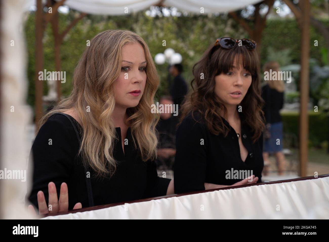 DEAD TO ME, von links: Christina Applegate, Linda Cardellini, (Staffel ...