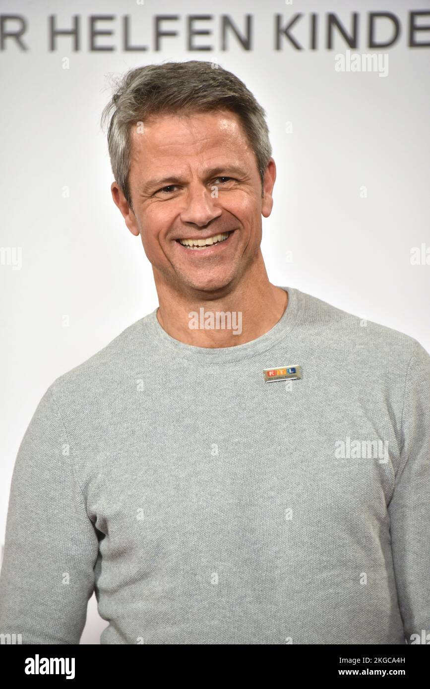 17. November 2022, Nordrhein-Westfalen, Hürth: Schauspieler Jens Hajek ...