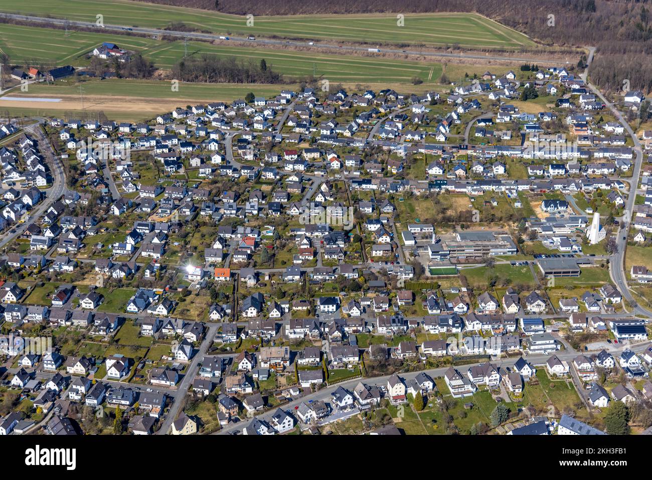 Luftaufnahme, Wohngebiet Meschede-Nord um die Breslauer Straße an der ...