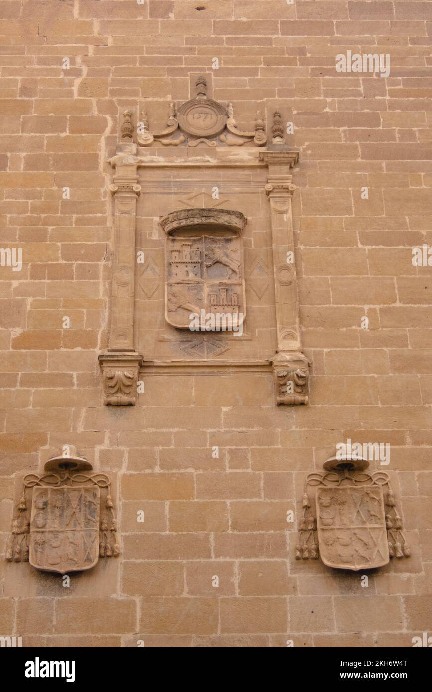 Königliches Wappen an der Mauer des Convento de San Franciso in Santo ...