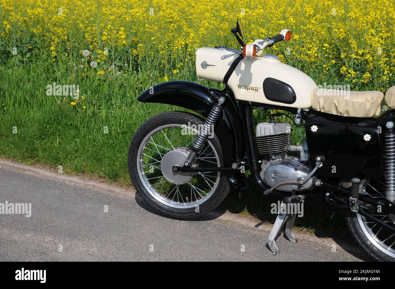 Oldtimer-Motorrad der DDR MZ es 150, Hessen, Deutschland, Europa Stockfotografie - Alamy