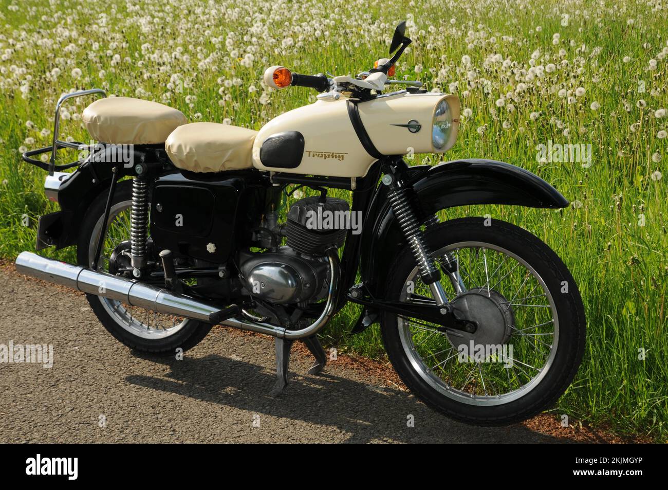 Oldtimer-Motorrad der DDR MZ es 150, Hessen, Deutschland, Europa Stockfotografie - Alamy