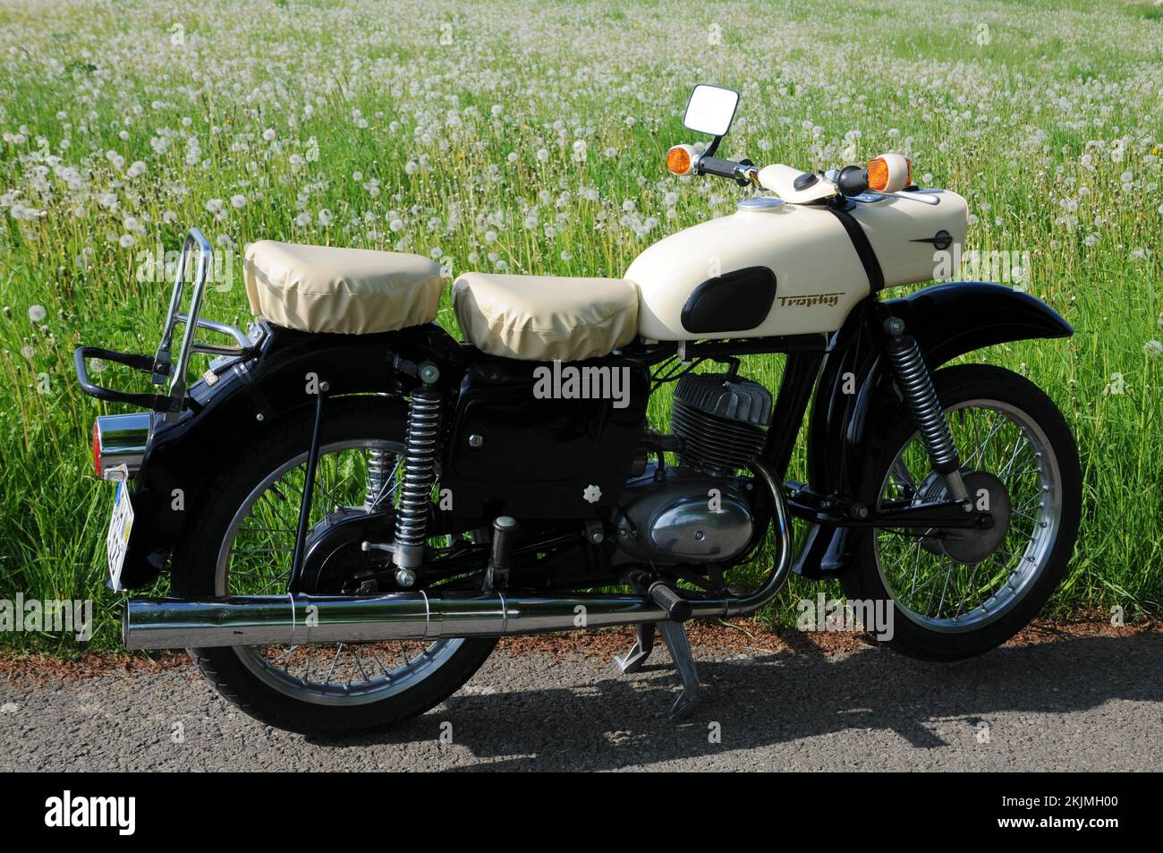 Oldtimer-Motorrad der DDR MZ es 150, Hessen, Deutschland, Europa Stockfotografie - Alamy