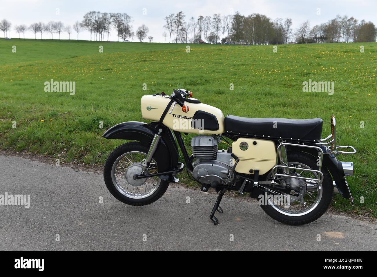 Oldtimer-Motorrad der DDR MZ es 250, Hessen, Deutschland, Europa Stockfotografie - Alamy