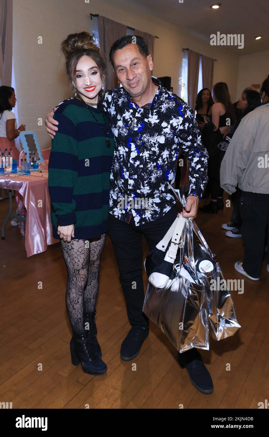 Los Angeles, Kalifornien, USA. 19.. November 2022. Influencer McKenzi ...