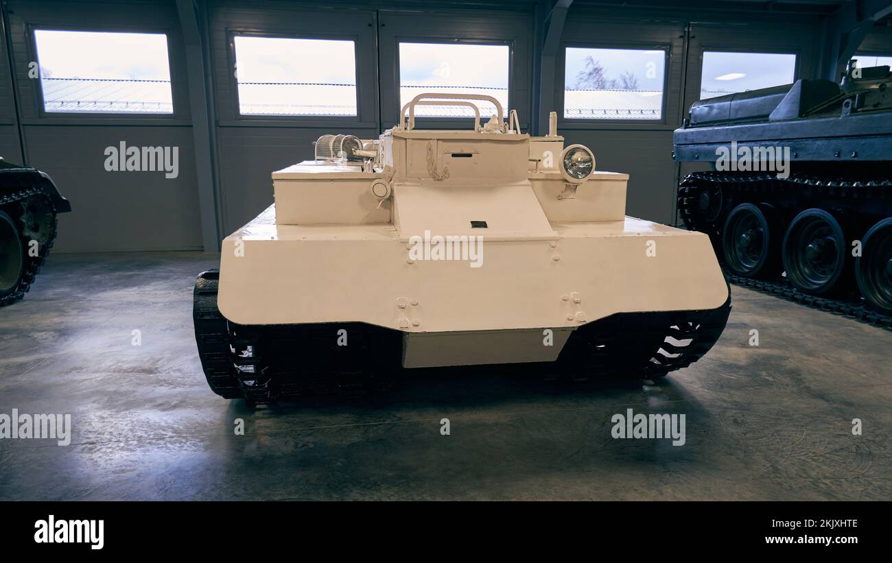 Alte panzer schnee -Fotos und -Bildmaterial in hoher Auflösung – Alamy