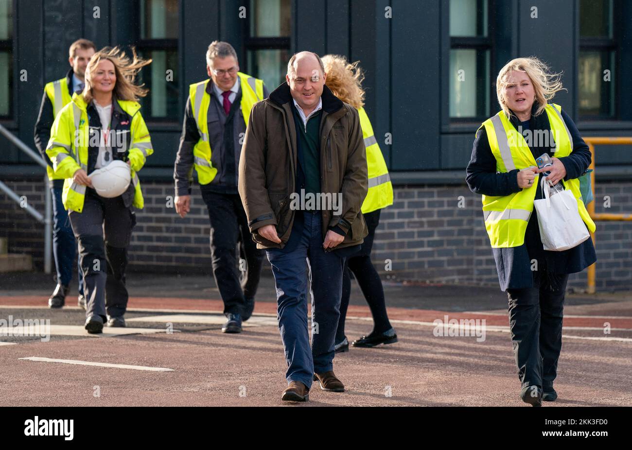 Verteidigungsminister Ben Wallace bei einem Besuch der BAE Govan Werft ...