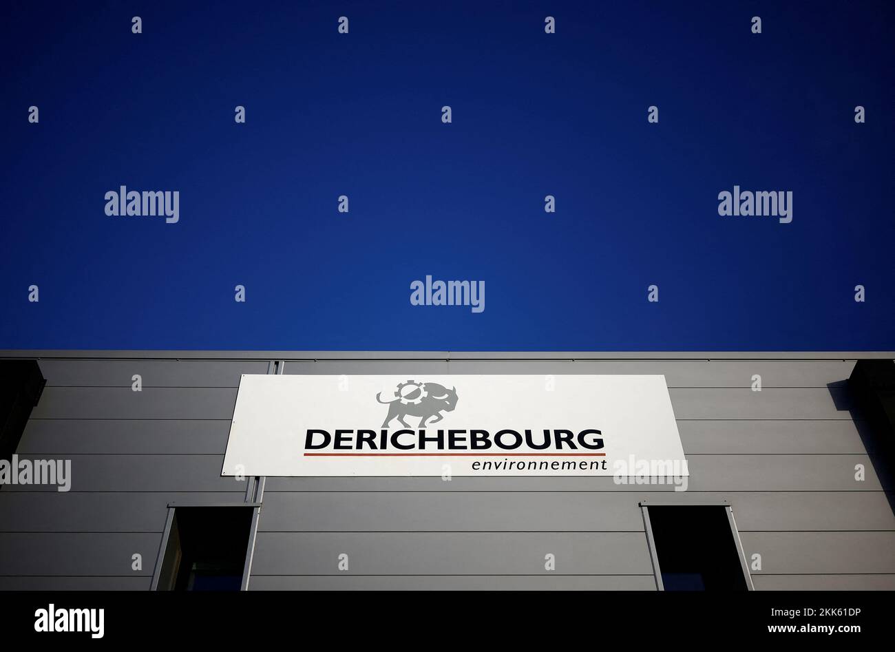 Ein Logo von Derichebourg Environnement ist am 25. November 2022 auf ...