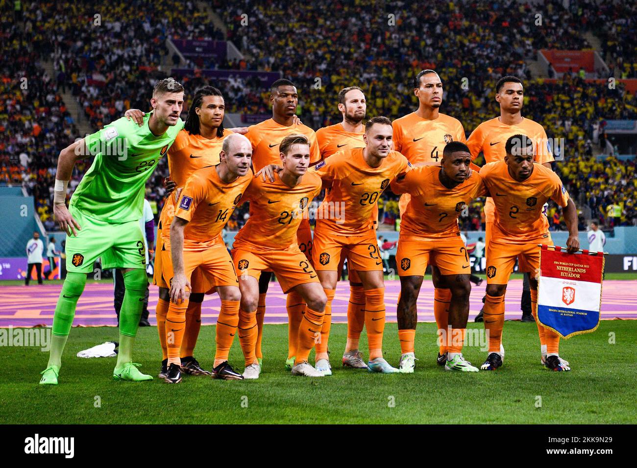 DOHA, KATAR - NOVEMBER 25: TeamPhoto mit Andries Noppert (Niederlande ...