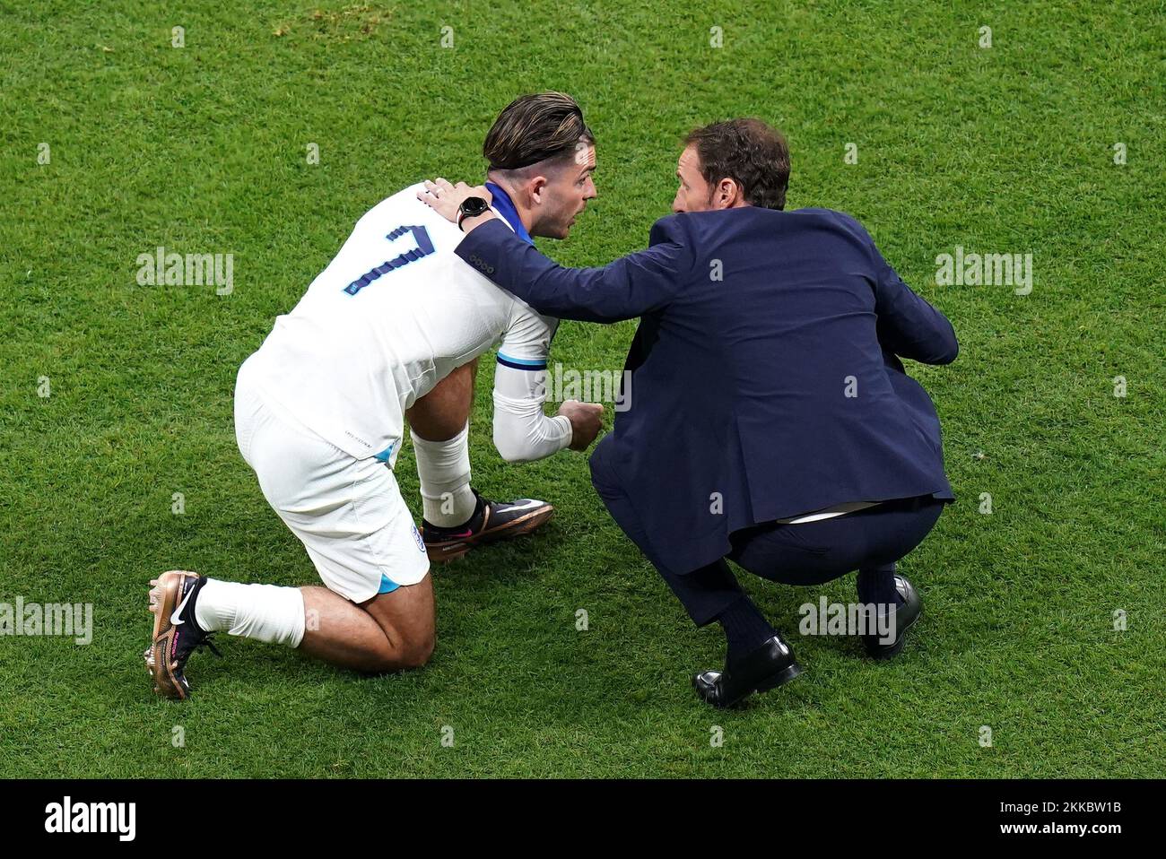 Der englische Manager Gareth Southgate gibt kurzfristig Anweisungen ...