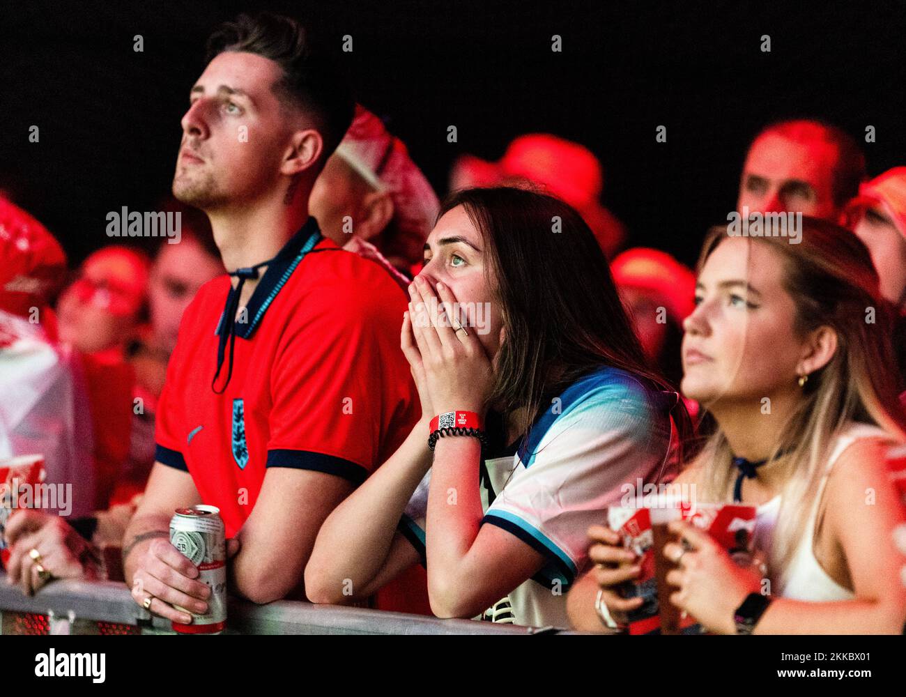 Englische Fans beim Budweiser Fan Festival in London im Outernet, bei ...