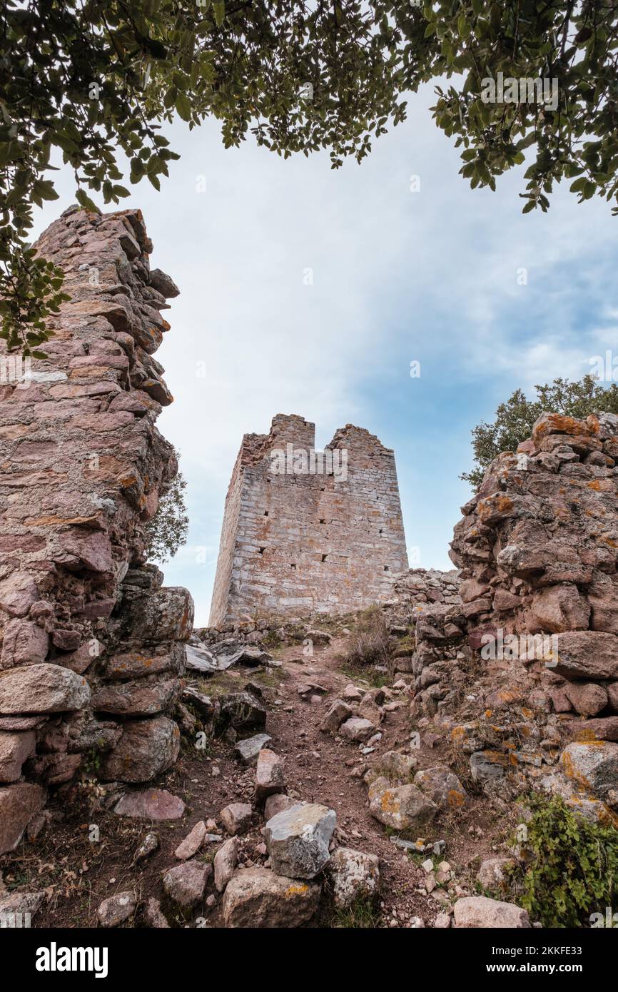 Die Ruinen von Castellu di Seravalle, einer Militärfestung, die im 11 ...