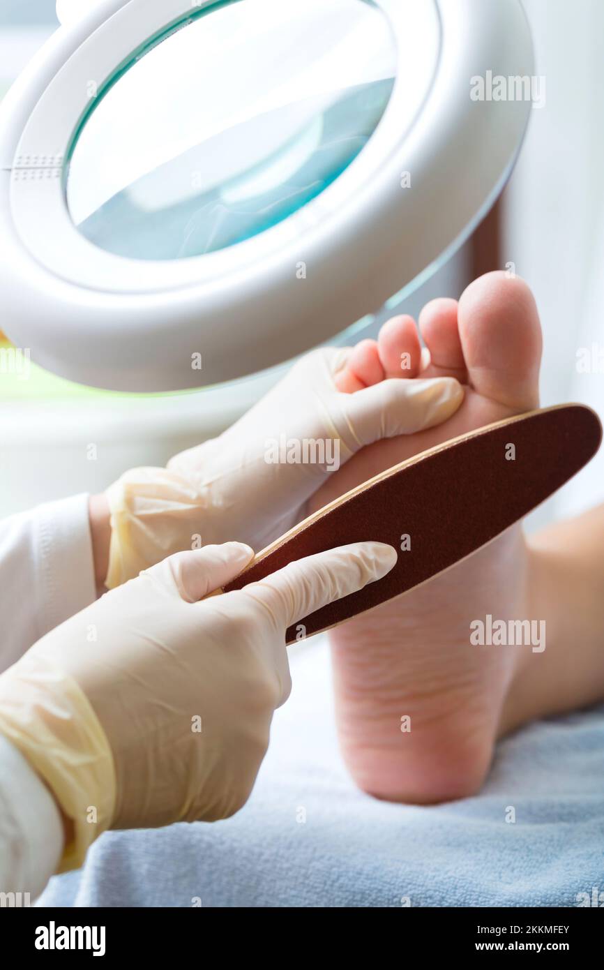 Podologische behandlung -Fotos und -Bildmaterial in hoher Auflösung – Alamy