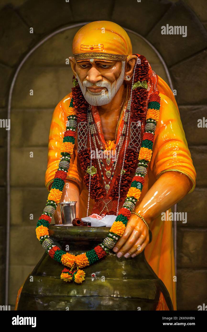 Statue of lord sai baba -Fotos und -Bildmaterial in hoher Auflösung – Alamy