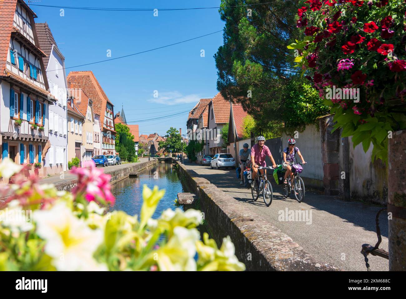 Touristen im elsass elsass -Fotos und -Bildmaterial in hoher Auflösung ...