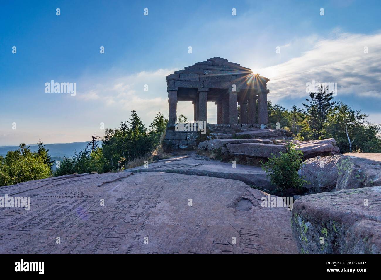 Vogesengebirge: Rekonstruierter Tempel des Vosegus auf dem Mont Donon ...