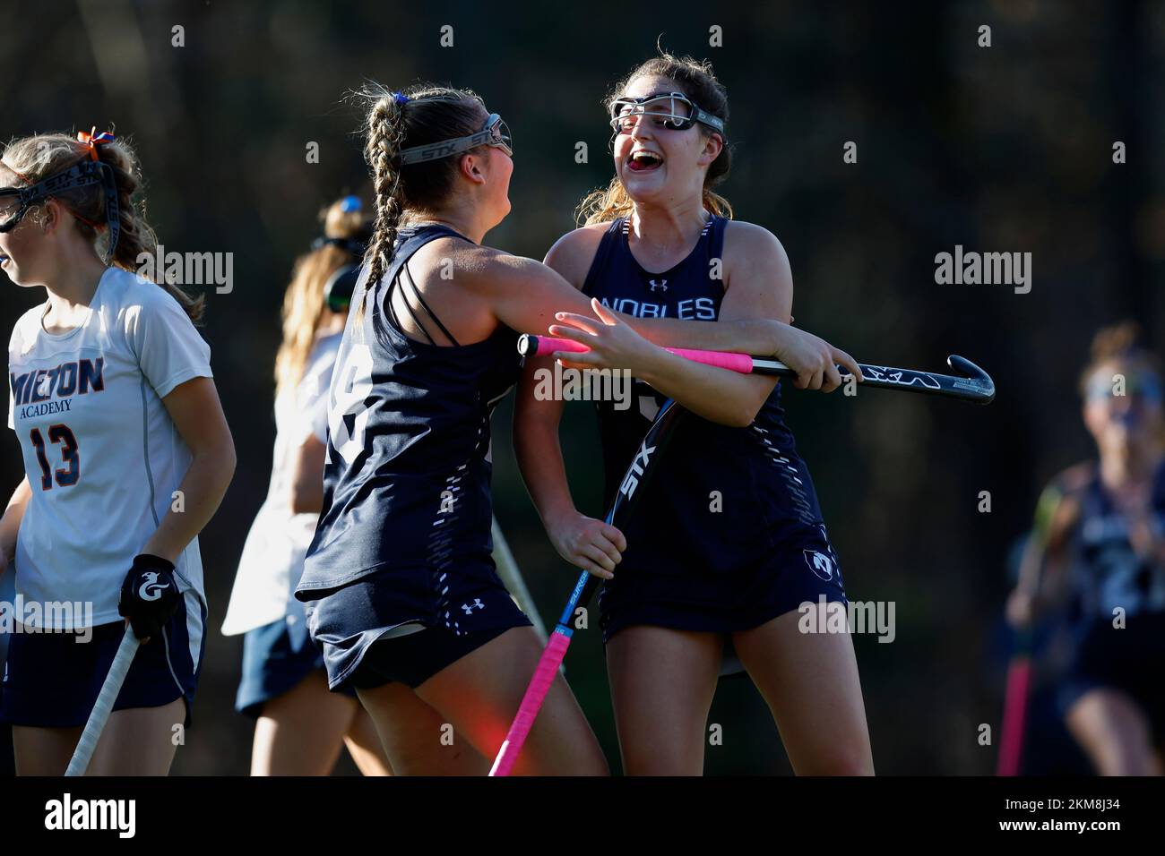 Girls playing field hockey -Fotos und -Bildmaterial in hoher Auflösung ...