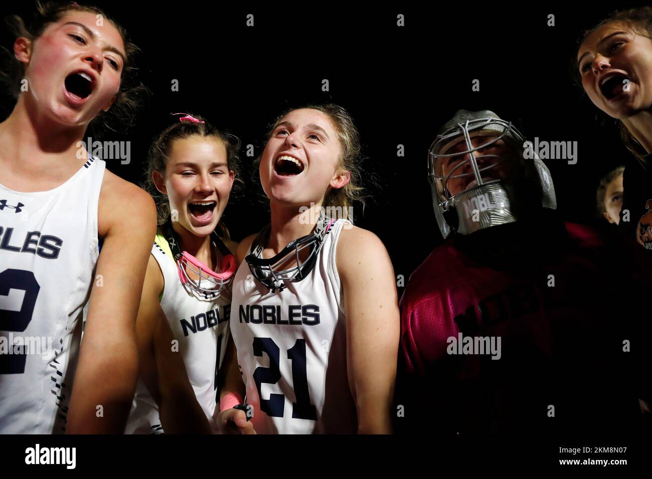 Girls playing field hockey -Fotos und -Bildmaterial in hoher Auflösung ...