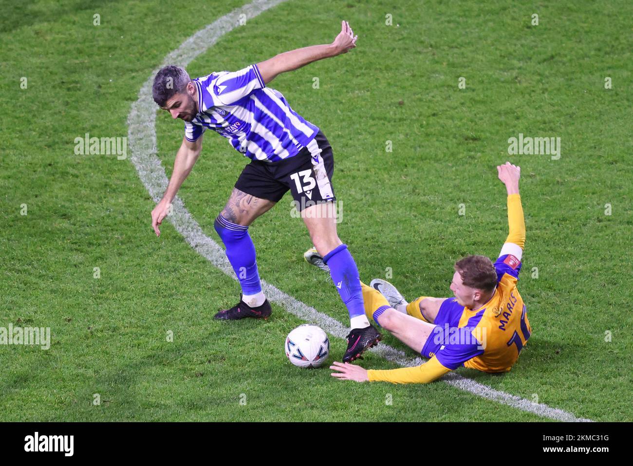 Callum Paterson (links) von Sheffield Wednesday und George Maris von ...