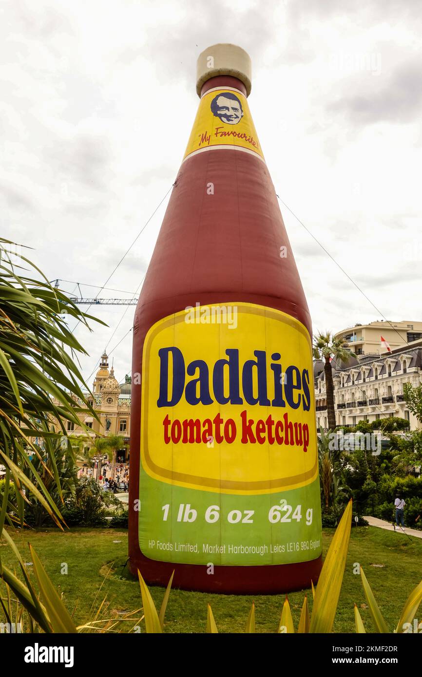 Eine riesige Flasche Daddies Tomatenketchup in den Casino Gardens, ein ...