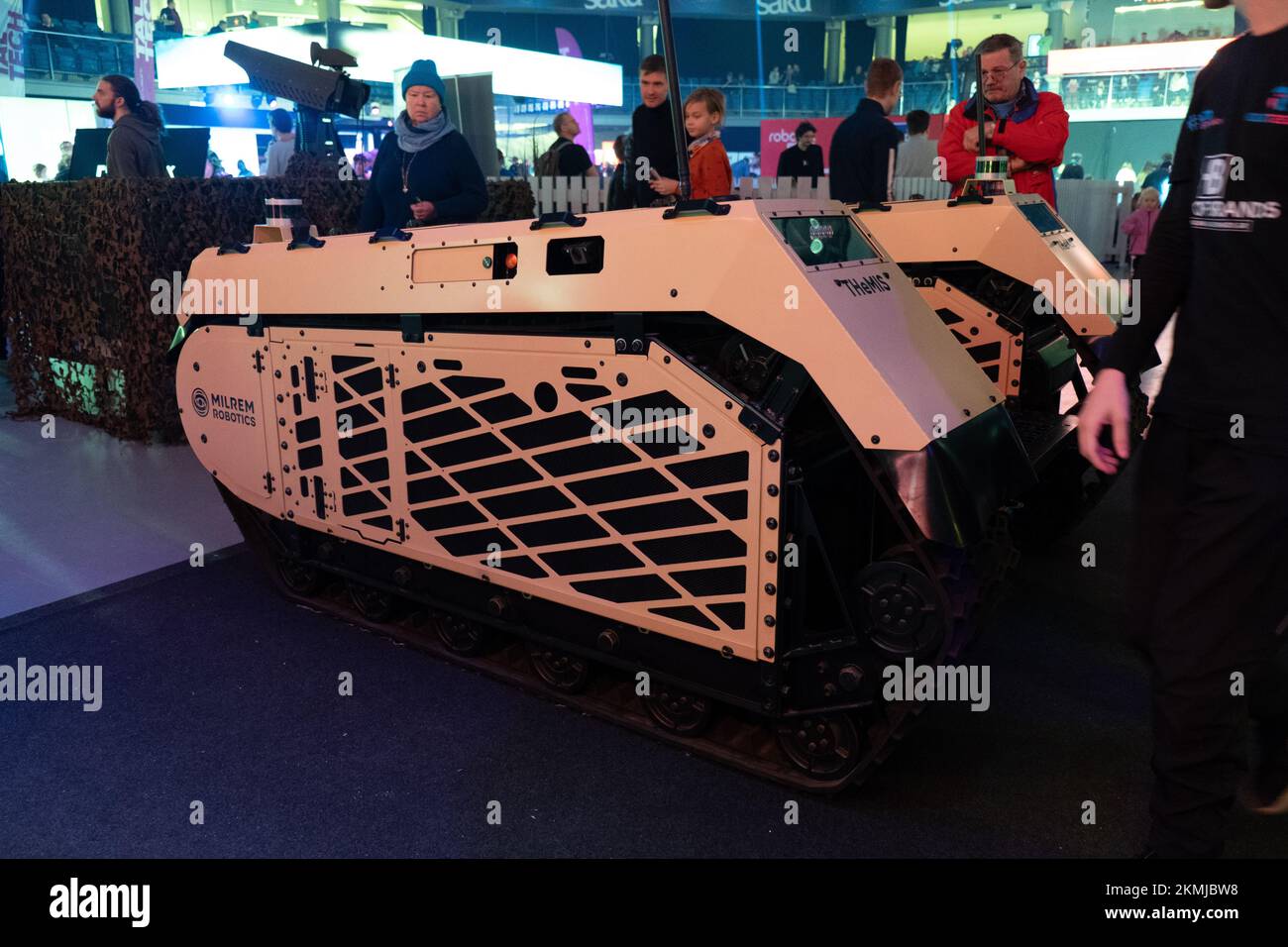 Tallinn, Estland - 26. November 2022: The Themis UGV by Milrem Robotics vorgestellt auf der ...