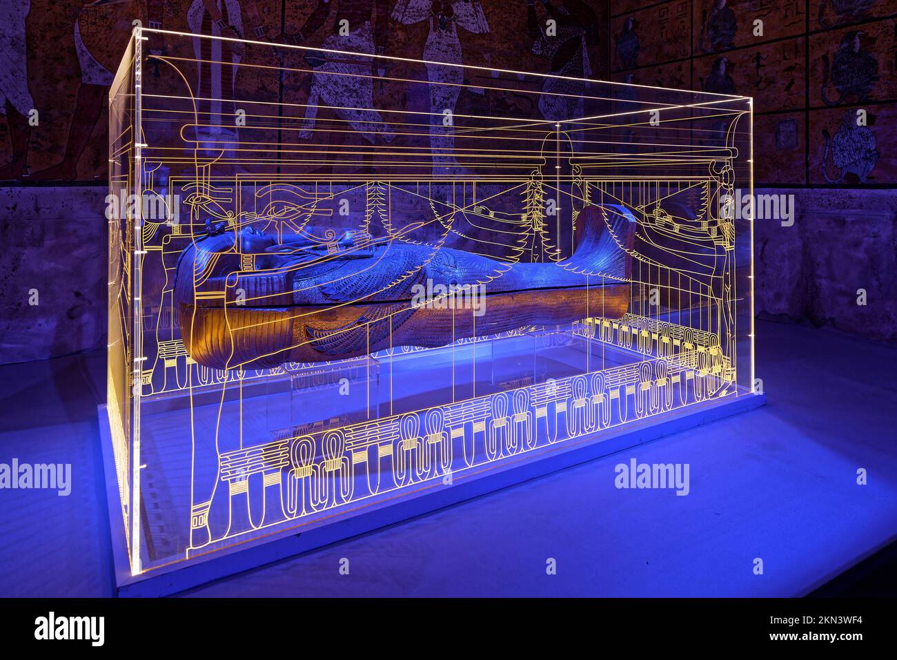 Sarcophagus chamber of tutankhamun -Fotos und -Bildmaterial in hoher Auflösung – Alamy