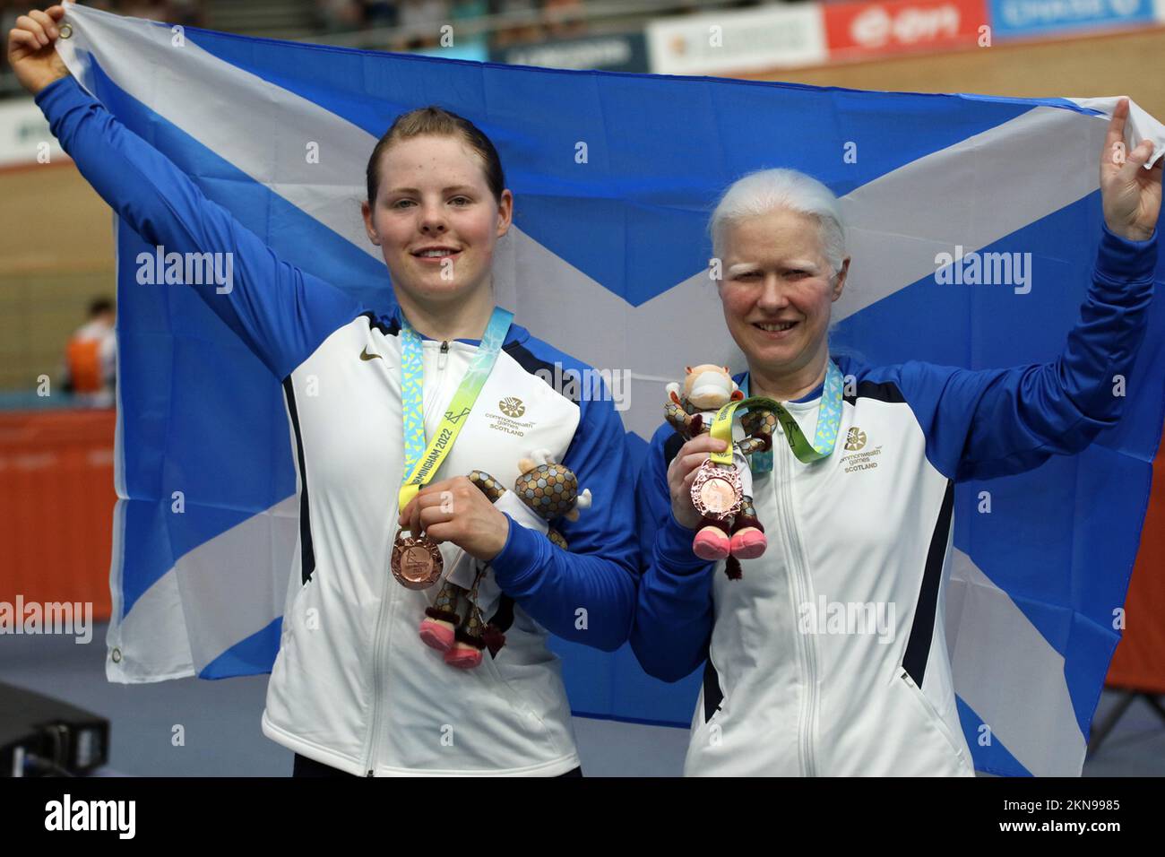Aileen McGlynn aus Schottland, zusammen mit ihrem Piloten Ellie Stone ...