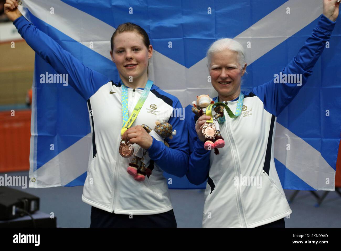 Aileen McGlynn aus Schottland, zusammen mit ihrem Piloten Ellie Stone ...