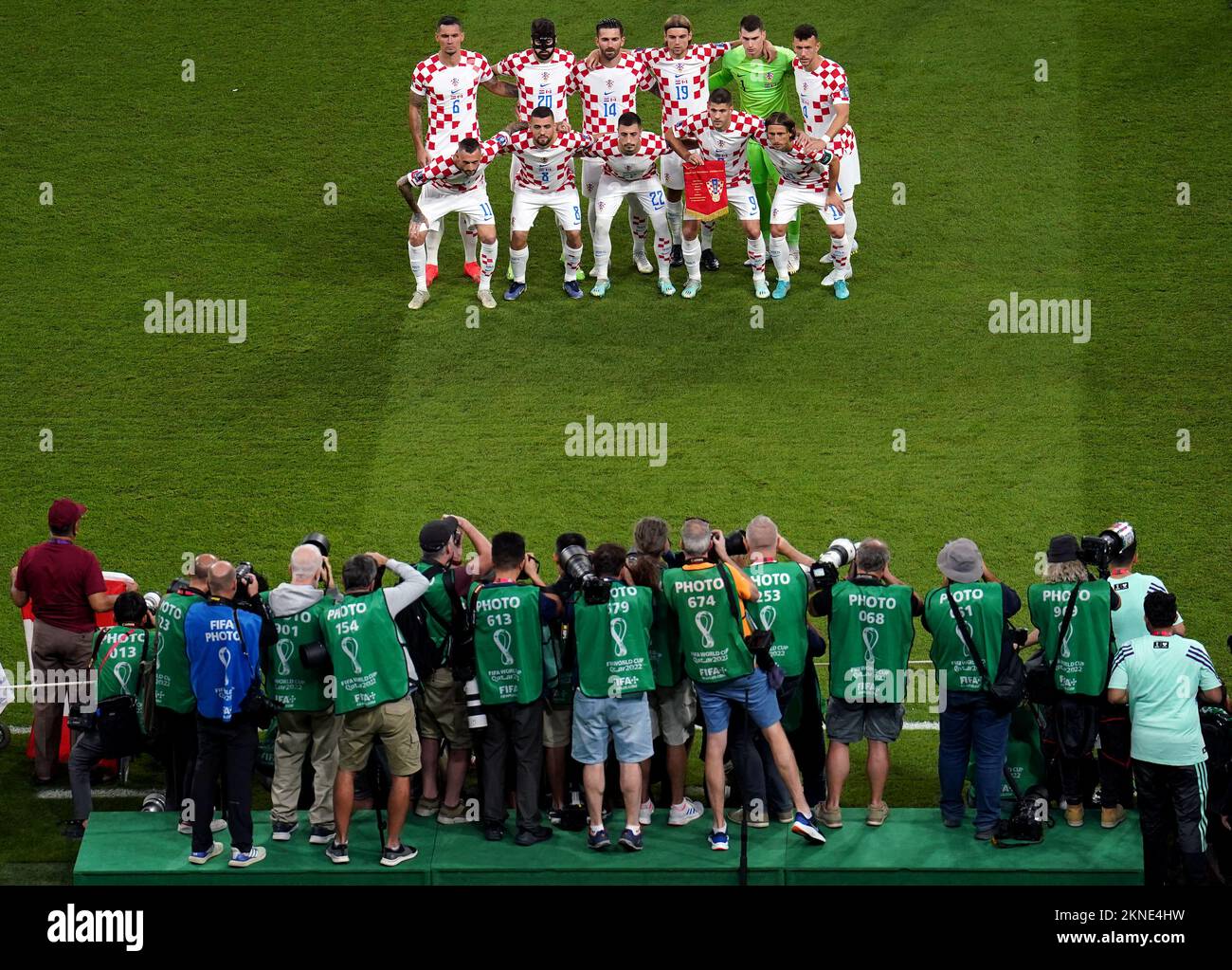Kroatische Spieler stellen sich vor dem Fotografen vor dem Spiel der FIFA-Weltmeisterschaft ...