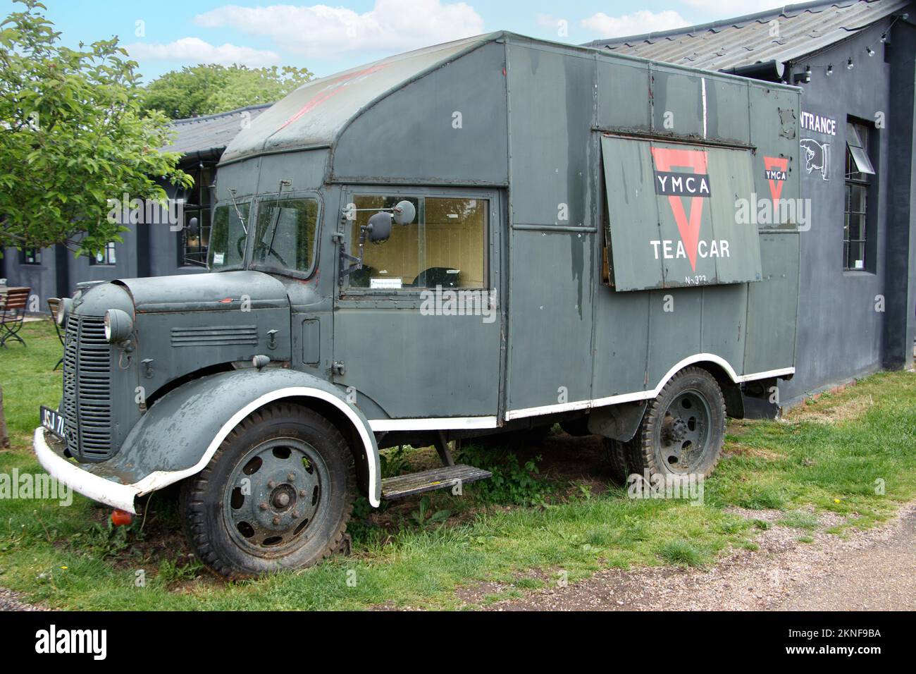 Altgrüner 1941 Austin K2 Tea Car Truck oder LKW mit YMCA-Lackierung im ...