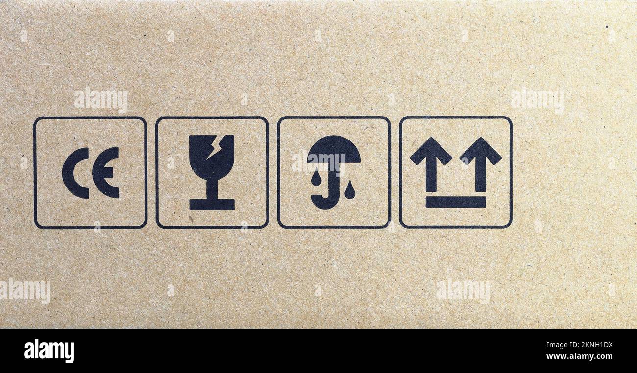 Symbole auf der Verpackung: CE-Zeichen, Symbol für zerbrechlich oder ...