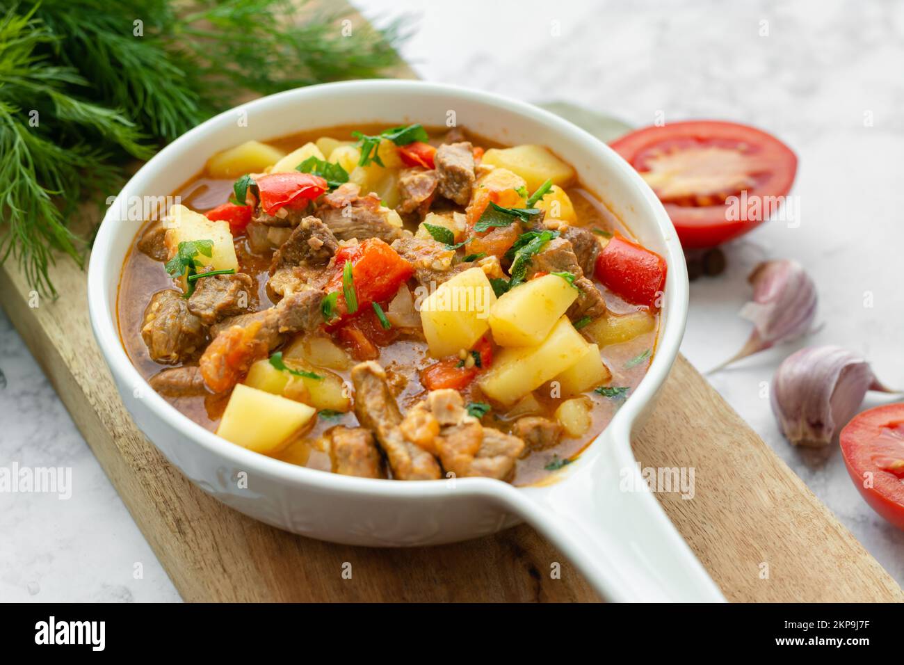 Bograch: Ungarische Suppe Gulasch mit Rindfleisch, Kartoffeln, Paprika ...