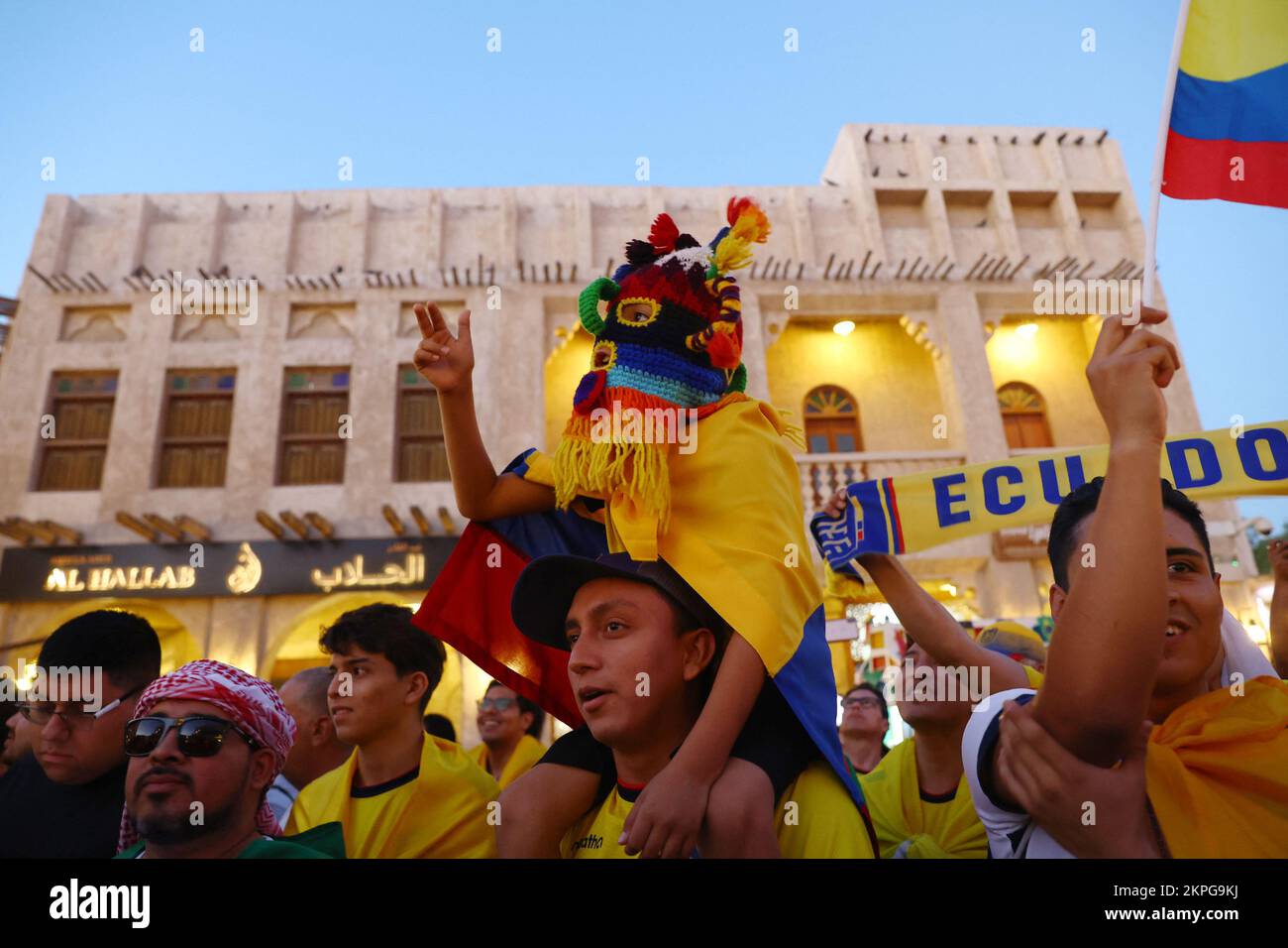 Fußball - FIFA Weltmeisterschaft Katar 2022 - Fans im Souk Waqif - Doha ... Fußball - FIFA Weltmeisterschaft Katar 2022 - Fans im Souk Waqif - Doha ...