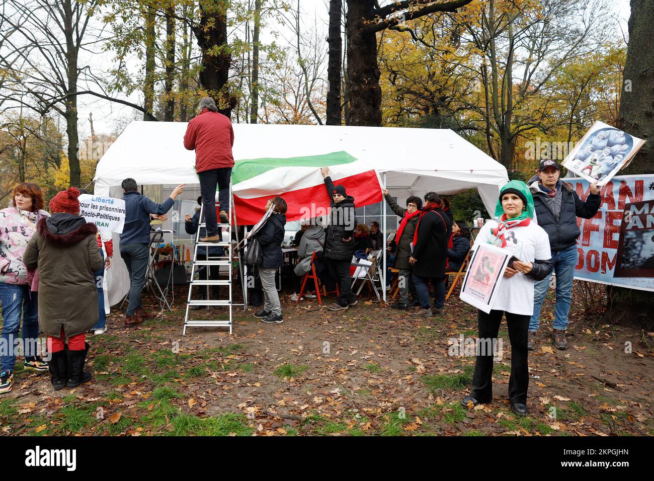 DIE HAAGER Iraner demonstrieren vor dem Repräsentantenhaus gegen das ...