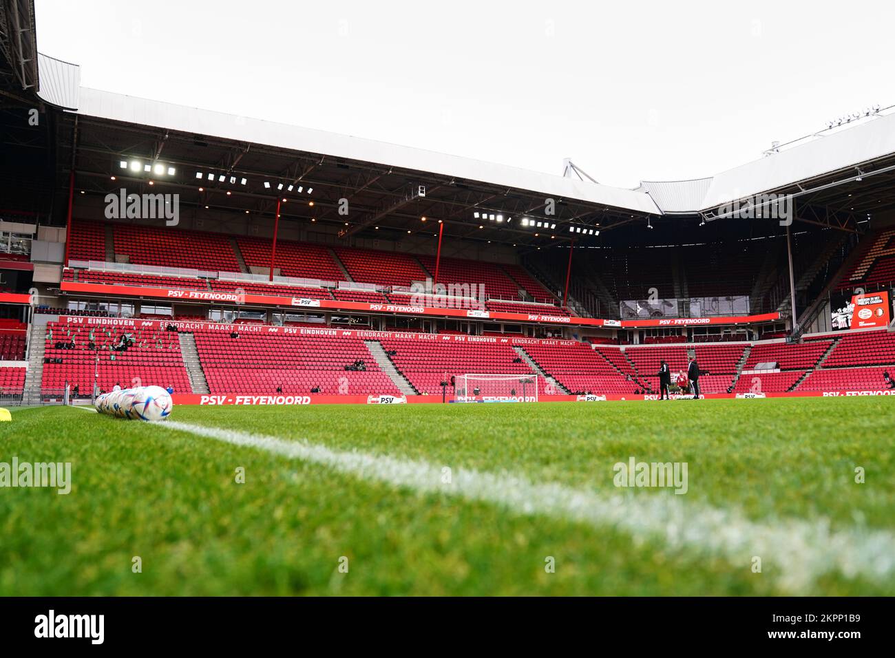 Eindhoven – das Philips Stadion vor dem Spiel zwischen PSV V1 und ...