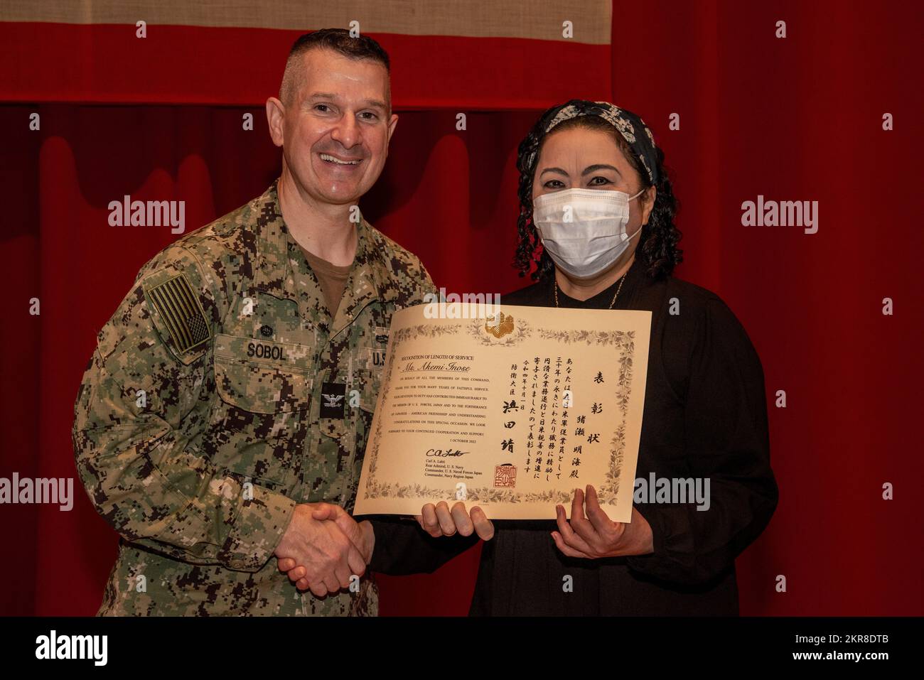 221110-N-XU073-1026 YOKOSUKA, Japan (10. November 2022) Kapitän Les Sobol, Commander, Fleet ...
