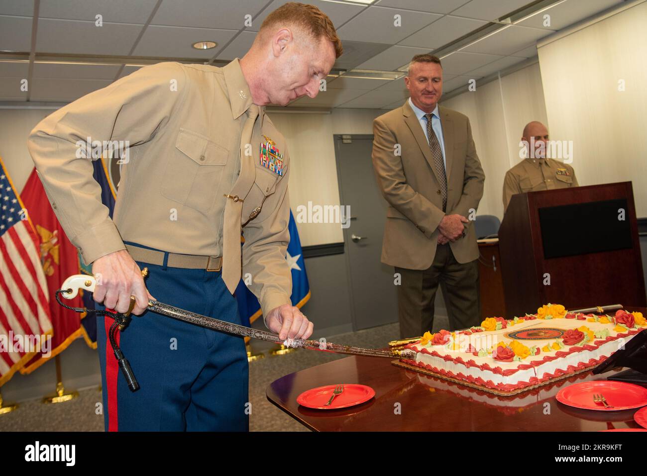 CRYSTAL CITY, VA. (10. November 2022) – Colonel Charles „Tre“ Del Pizzo ...