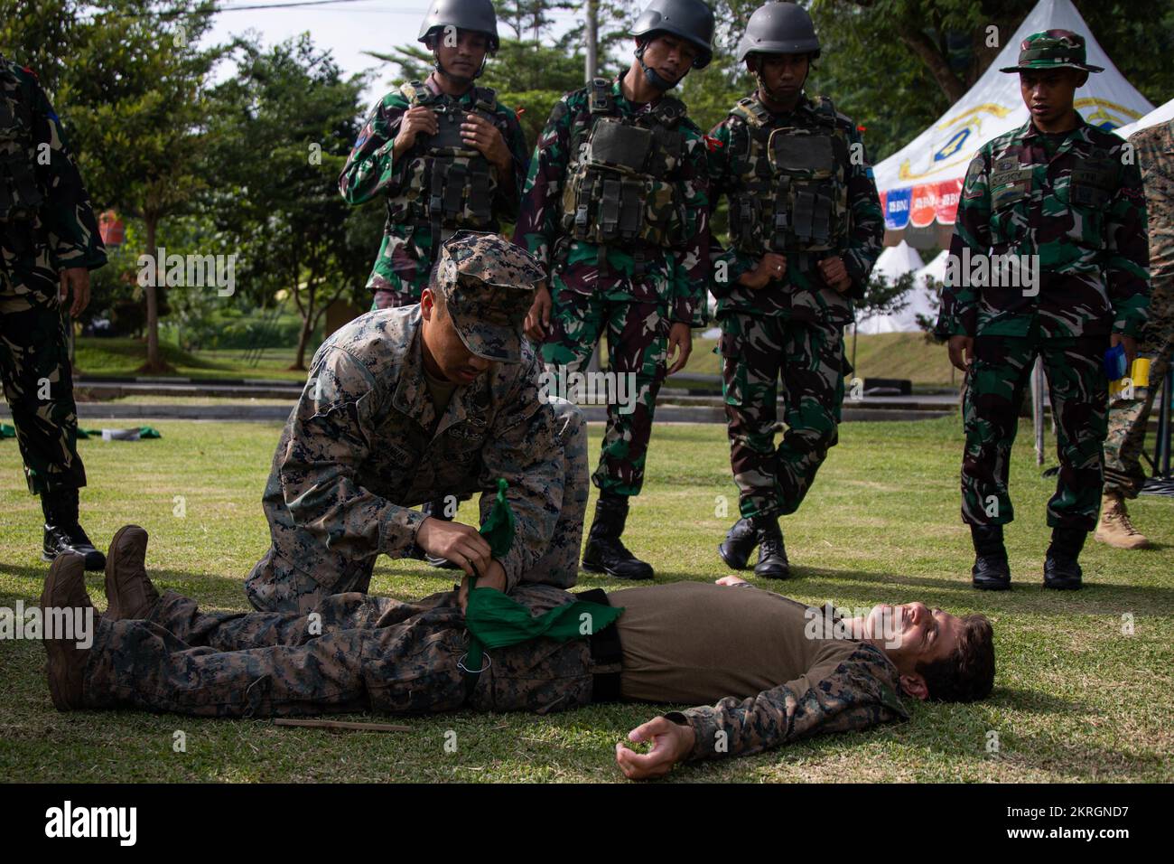 USA Navy Hospital Corpsman 2. Klasse Henry Branham mit Marine ...