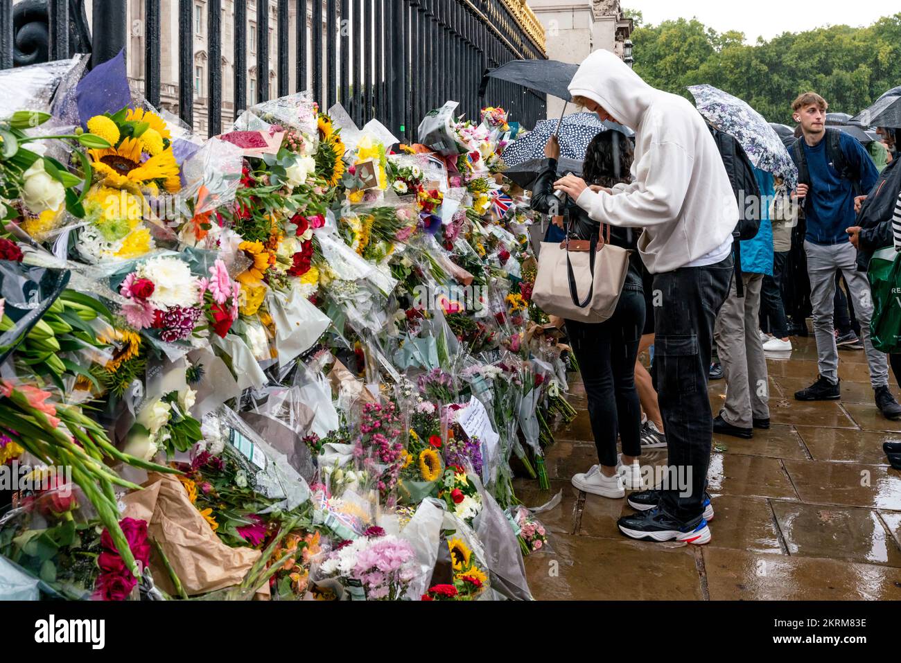 Buckingham palace queen blumen -Fotos und -Bildmaterial in hoher ...