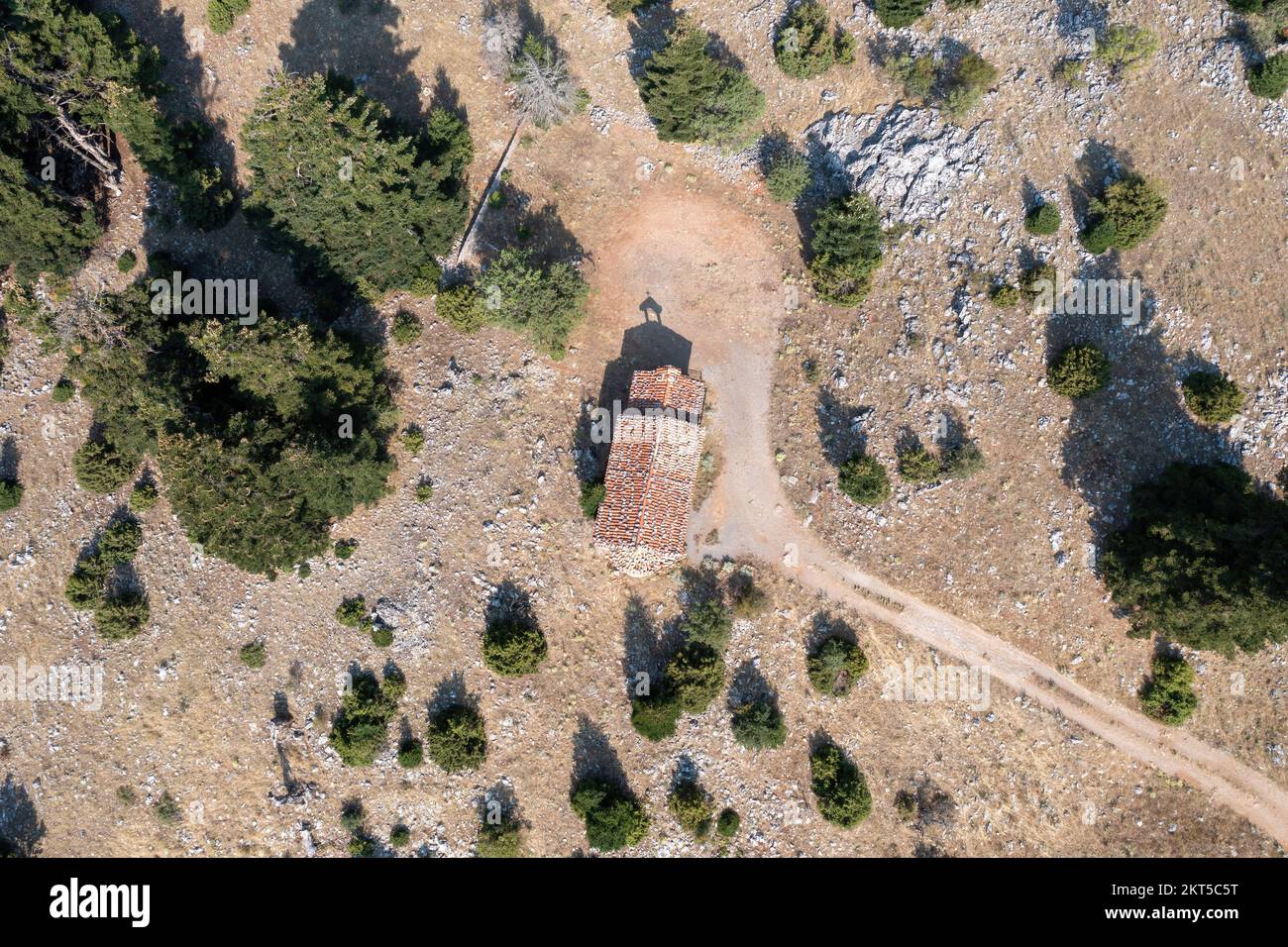 Christliche kirche mit rotem dach -Fotos und -Bildmaterial in hoher Auflösung – Alamy