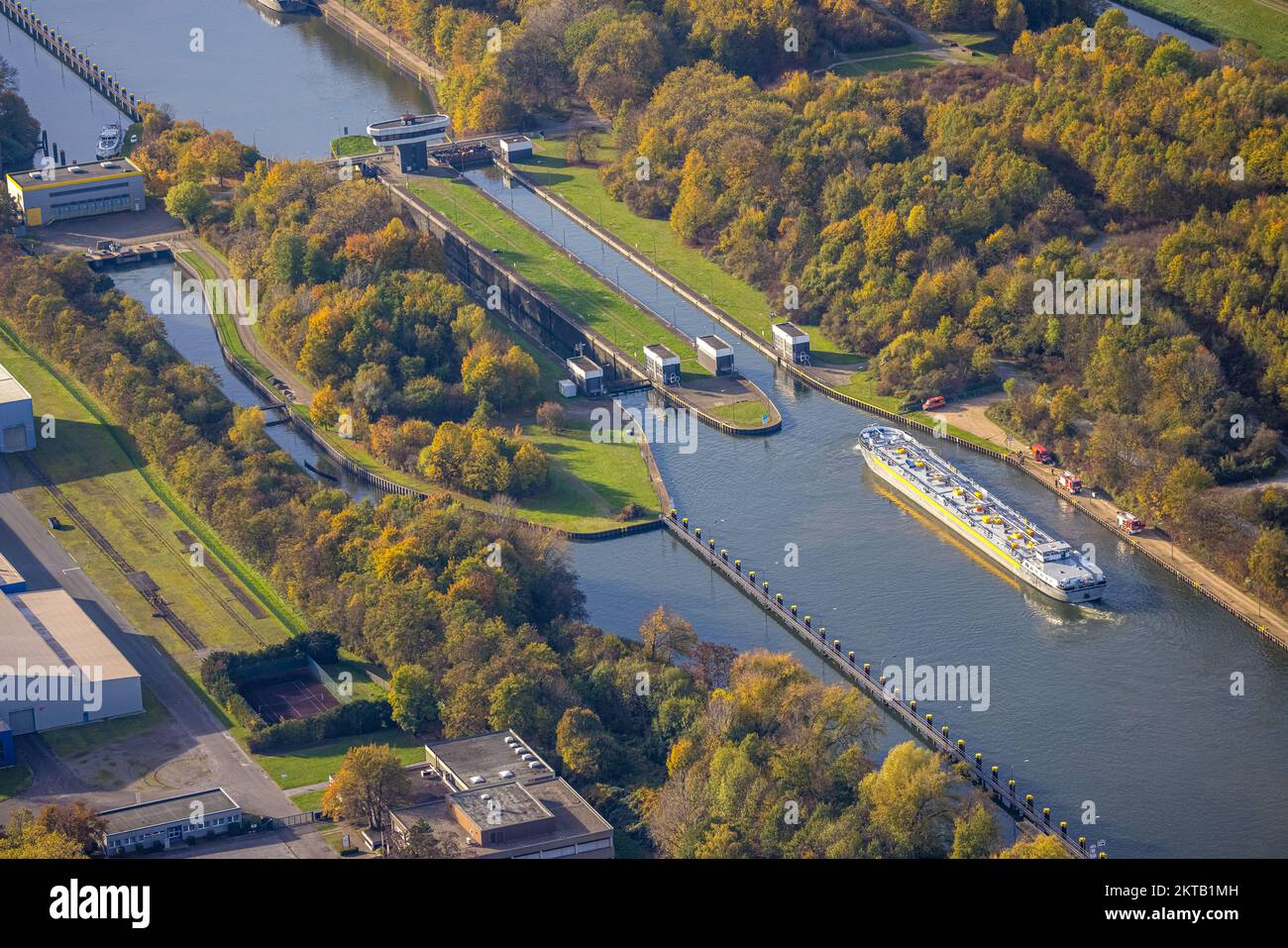 Luftaufnahme, Gelsenkirchen-Schleuse, Binnenschifffahrt, Rhein-Herne ...