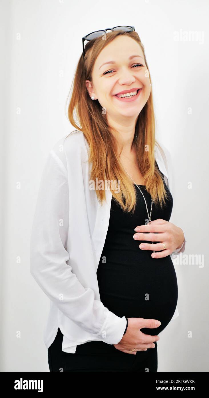 Bauchfrei mädchen -Fotos und -Bildmaterial in hoher Auflösung – Alamy