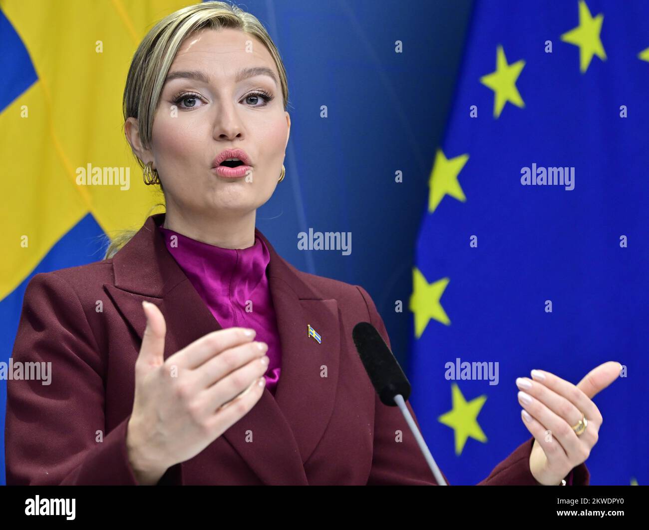 STOCKHOLM 20221130 Energi-och näringsminister Ebba Busch (KD) unter pressträff om ...