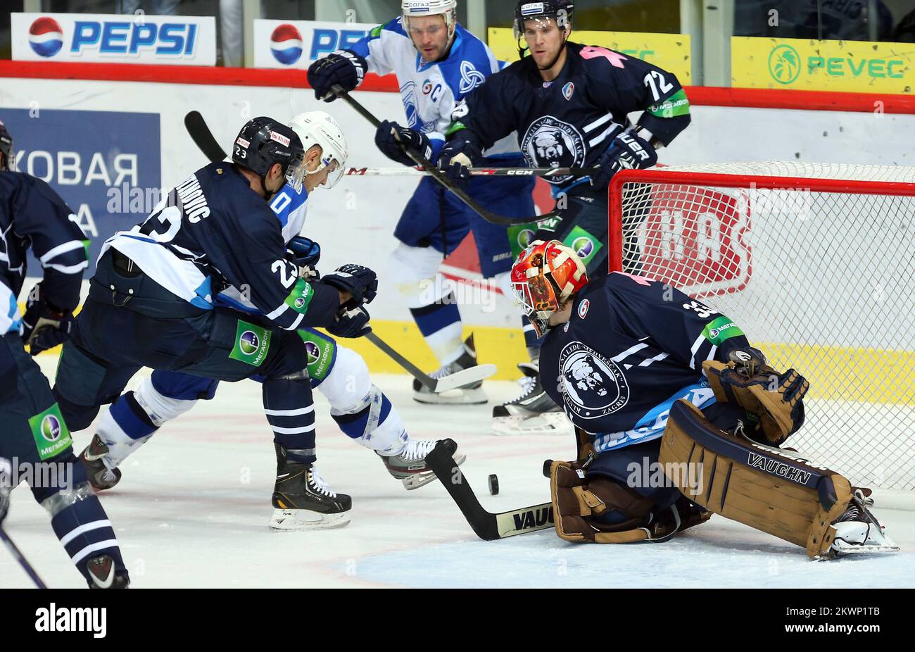 Barry brust -Fotos und -Bildmaterial in hoher Auflösung – Alamy